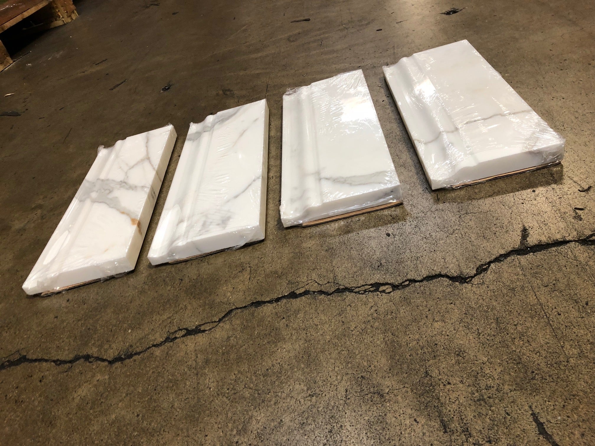 Calacatta Gold Marble Baseboard - 4 3/4" x 12" | Stone & Tile Shoppe