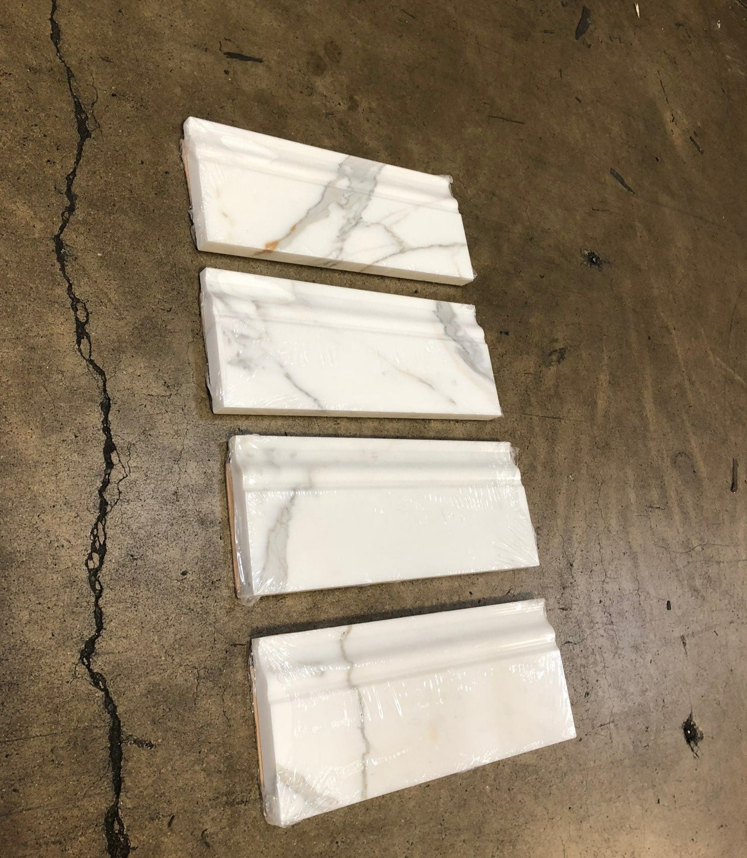 Calacatta Gold Marble Baseboard - 4 3/4" x 12" | Stone & Tile Shoppe